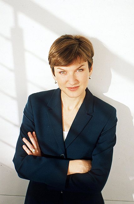 Antiques Roadshow star Fiona Bruce rocks short bob in throwback to ...