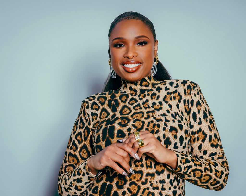 Jennifer Hudson goes make-up free for energetic appearance as she ...