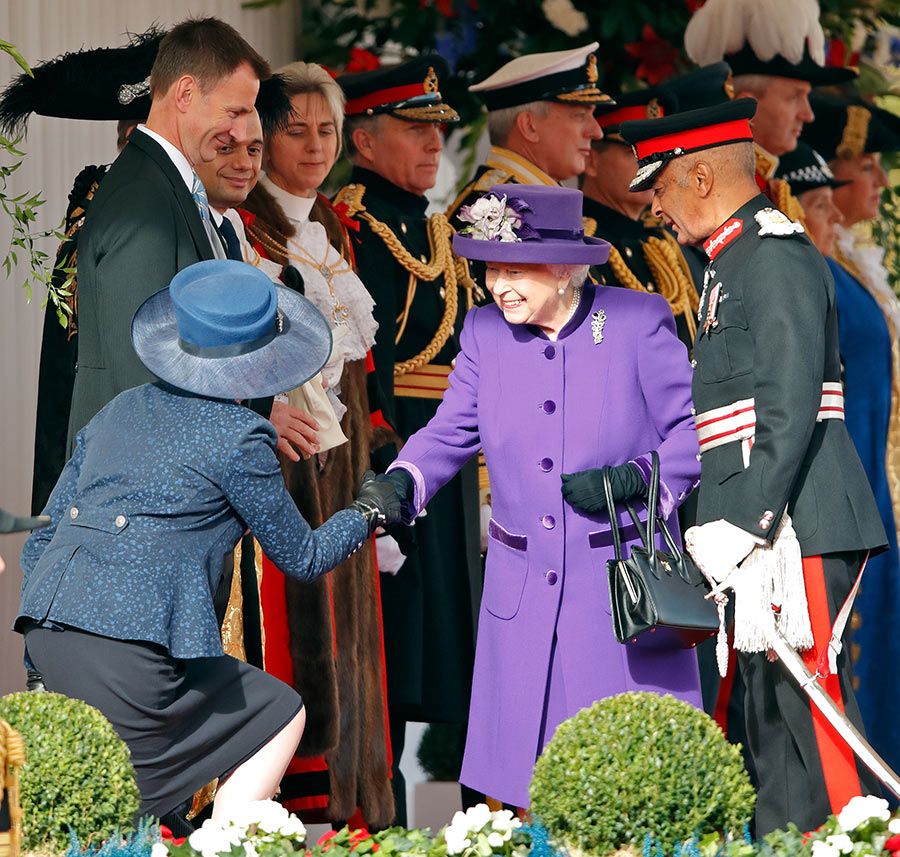 Royal curtsies! When celebrities from Kylie Minogue to Ellie Goulding ...