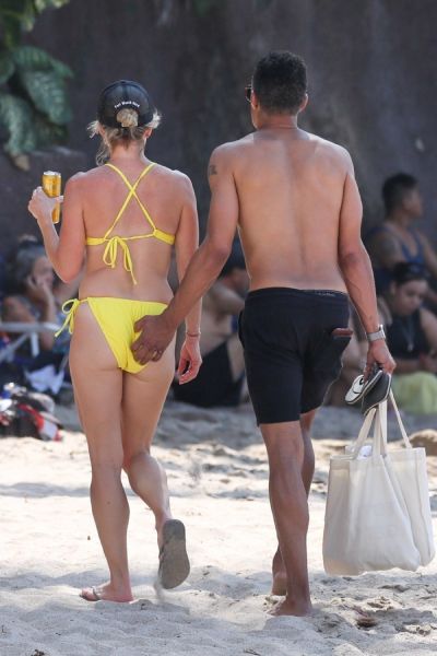 Amy Robach Turns Heads In Tiny String Bikini And T J Holmes Cant