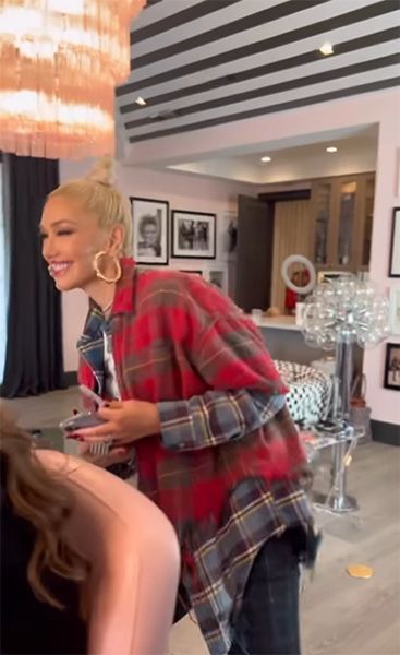 Gwen Stefani and Blake Shelton's kittens run wild inside family mansion ...