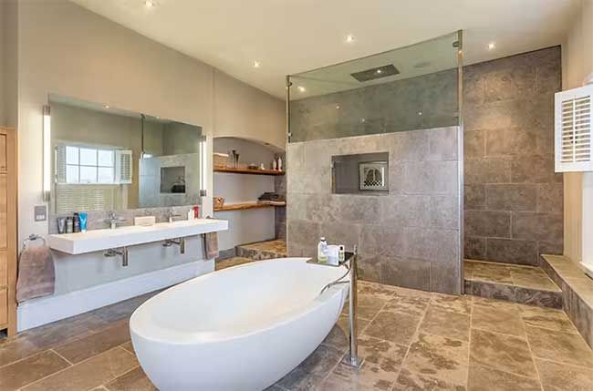 Luxurious royal bathrooms revealed – from the Queen to Prince Harry and ...