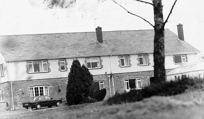 Tom Jones' £2.6m Welsh mansion with late wife Linda rivalled a hotel ...