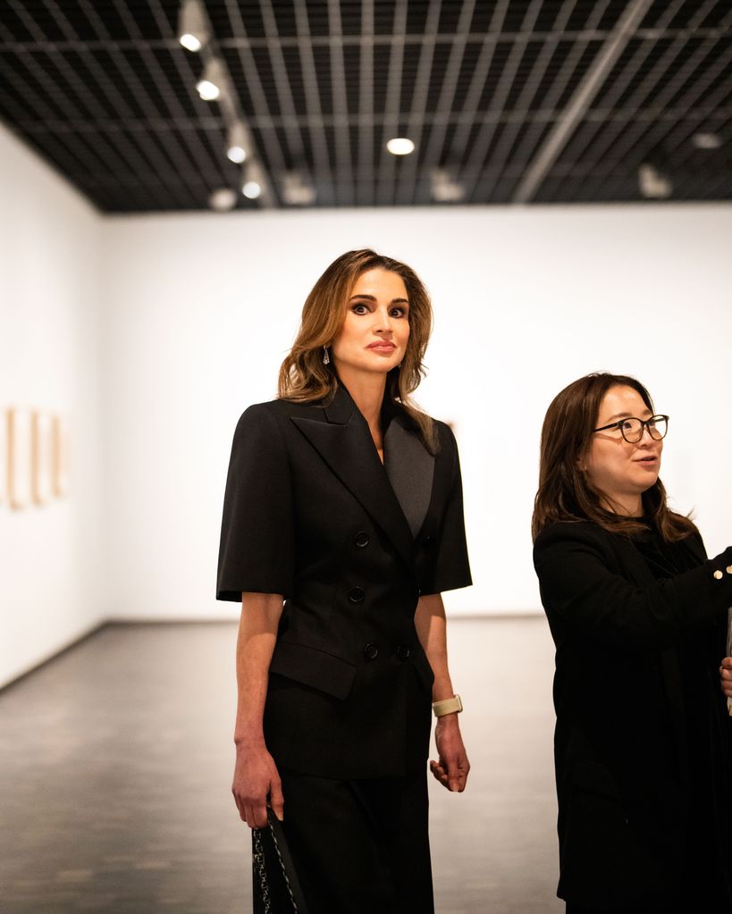 Queen Rania, 52, spellbinds in waist-cinching pantsuit and epic heels ...