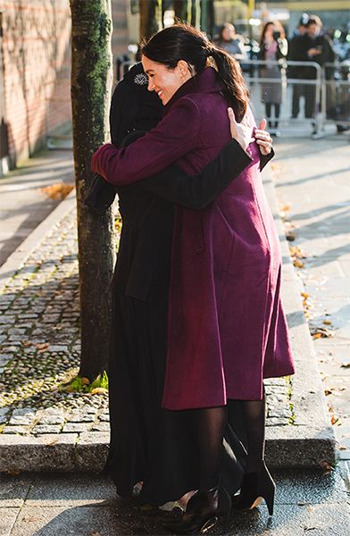Royals give the best hugs to fans: Prince William hugging Lionesses ...