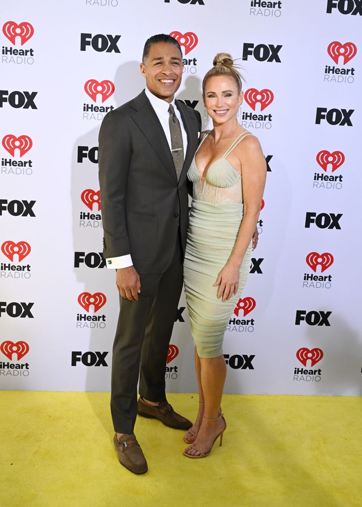 Amy Robach, 51, wears tiny mini dress showcasing insanely toned legs as she jets off to LA | HELLO!