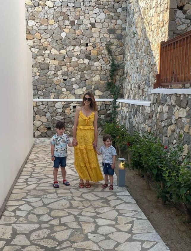 The One Show's Alex Jones' daughter Annie plays with siblings in heart ...