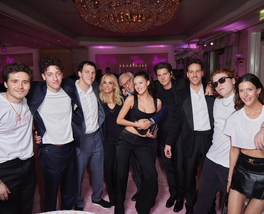 Harper Beckham practices her best pout alongside 'twin' Nicola Peltz ...