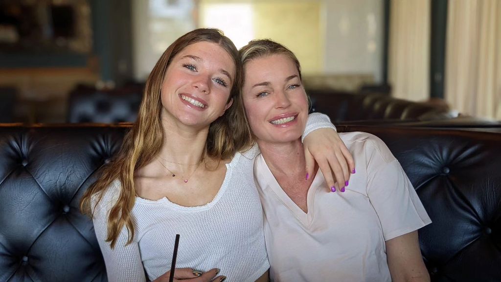 Rebecca Romijn and Jerry O'Connell's rare photos of towering twin ...