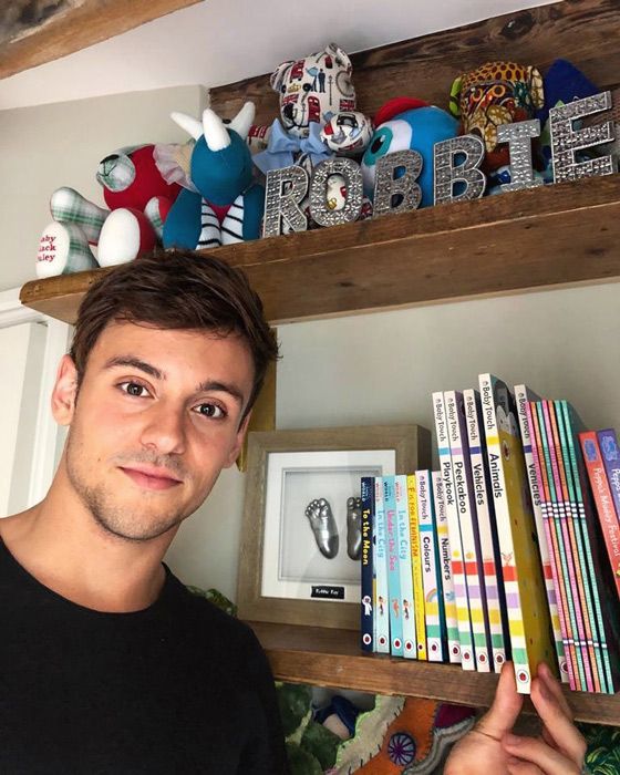 Tom Daley's rustic family flat is filled with Olympic tributes - see ...