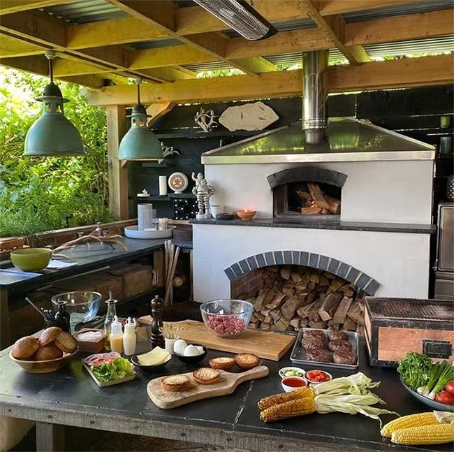 15 celebrity outdoor kitchens and dining areas perfect for the heatwave ...