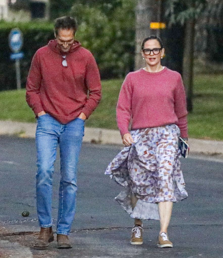 Jennifer Garner twins with boyfriend John Miller as they beam during ...