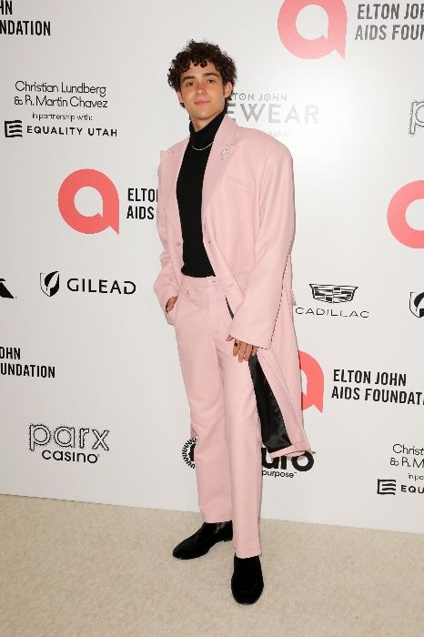 Joshua Bassett and Sabrina Carpenter reunite at Elton John’s Oscars ...