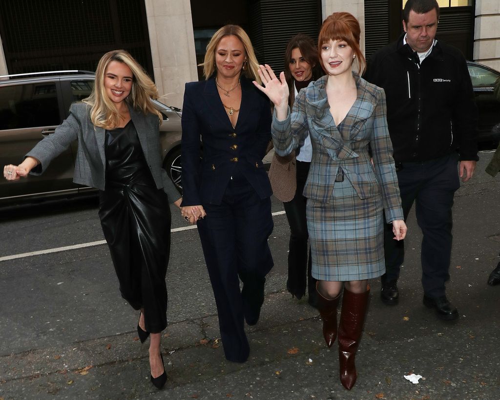 Cheryl rocks form-fitting flares for first Girls Aloud comeback ...