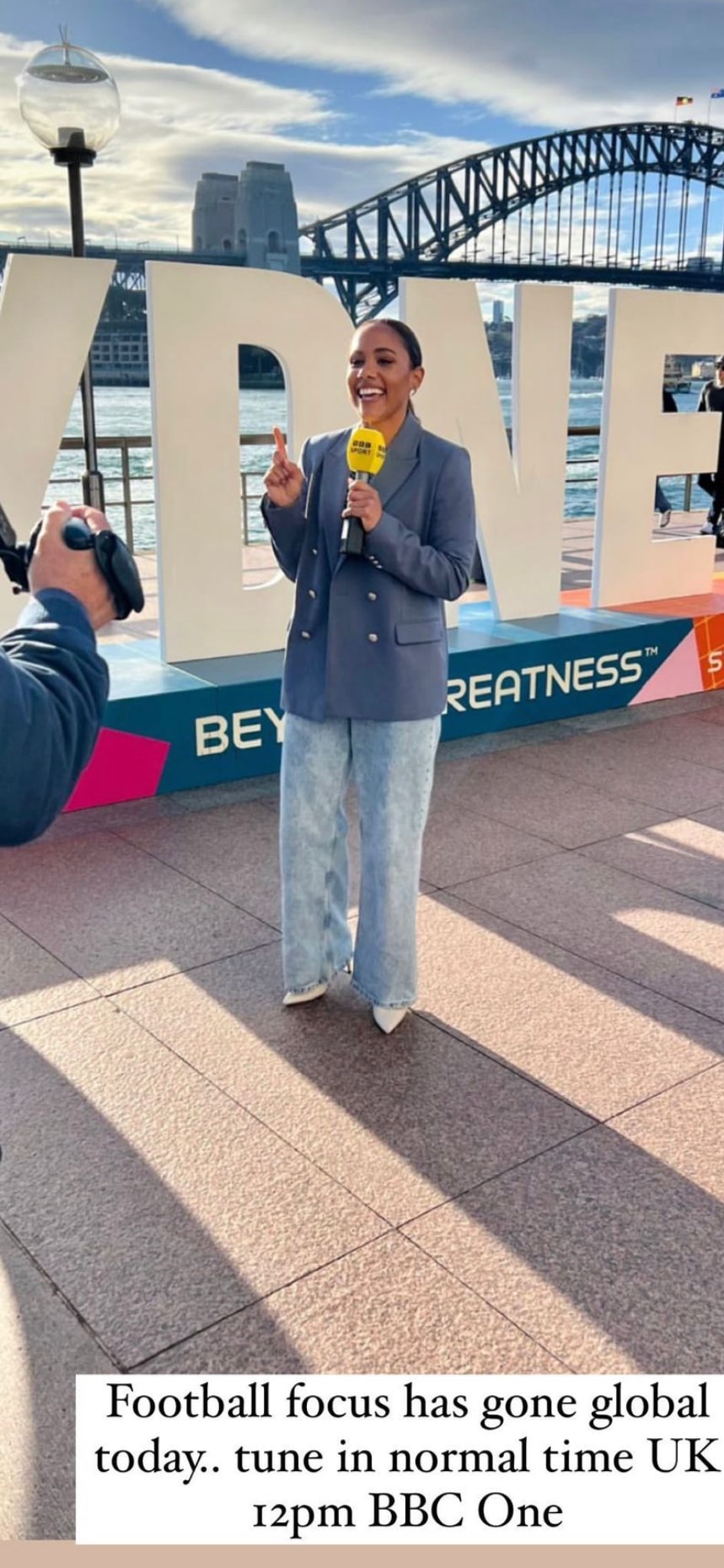 Alex Scott looks incredible in oversized blazer and heels after taking ...