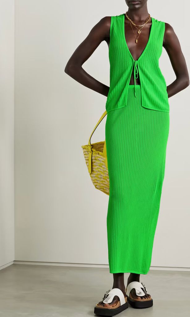 Loose Women's Frankie Bridge models ultra-flattering scoop bikini and ...