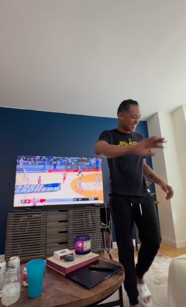 T.J. Holmes' surprisingly low-key apartment with Amy Robach is world's ...