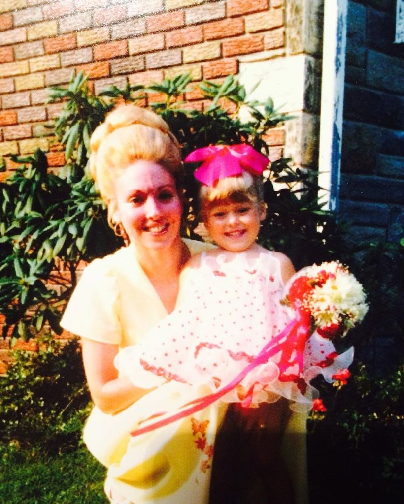 Kelly Ripas Doll Like Appearance In Throwback Photo Needs To Be Seen To Be Believed Hello