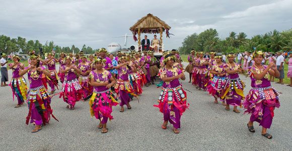 William and Kate South East Asia Tour: Kate dances during welcome ...