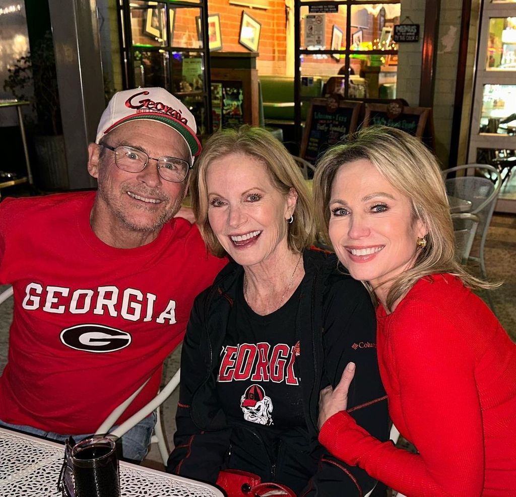 Amy Robach showcases never-ending legs in tiny leather mini skirt in ...