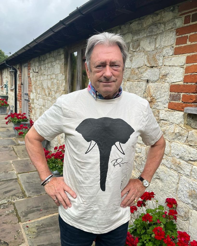 Alan Titchmarsh's enchanting garden at Grade-II listed Hampshire ...