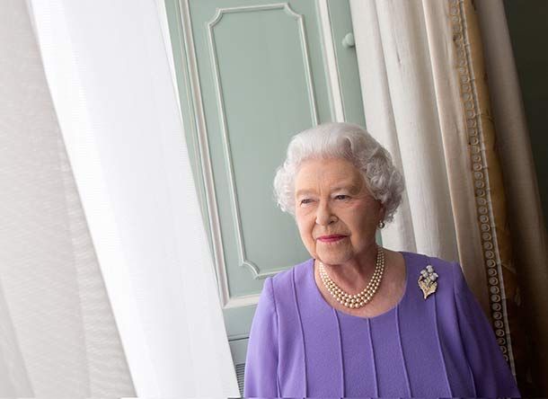 New portrait of the Queen by acclaimed Scottish photographer | HELLO!