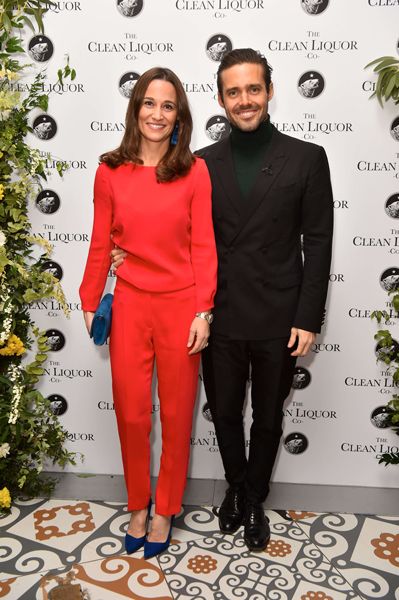 Pippa Middleton enjoys rare night out with dad Michael and brother ...