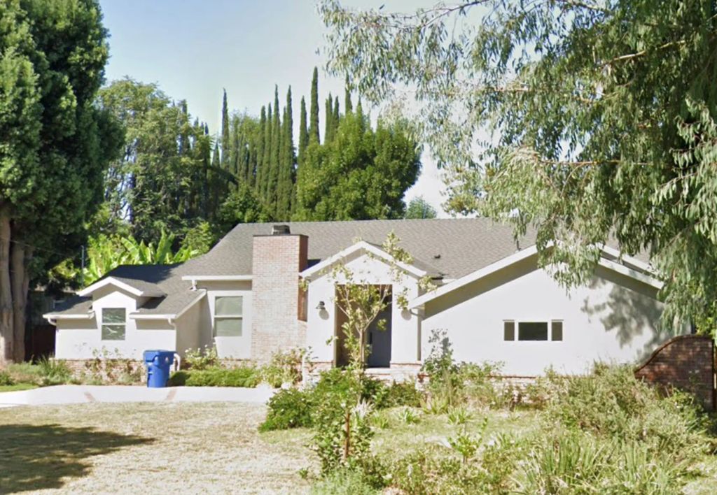 Tori Spelling rents luxury $18k-a-month LA home after living in an RV ...