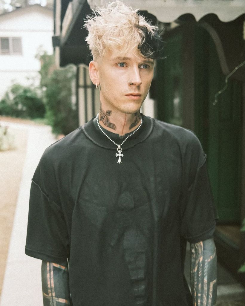 Machine Gun Kelly sparks major fan reaction from tooth transformation ...