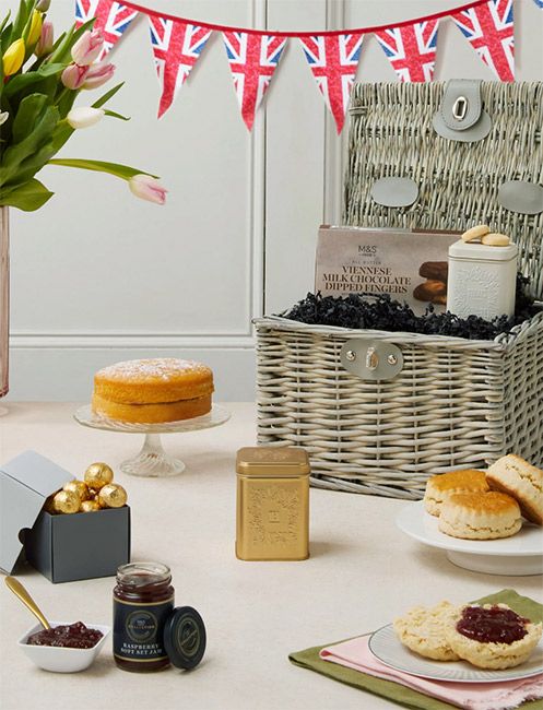 Best Queen's Jubilee hampers to celebrate in style; from Fortnum ...