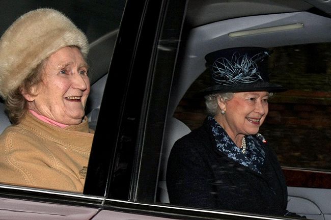 The Queen mourning death of Lady Elizabeth Longman | HELLO!