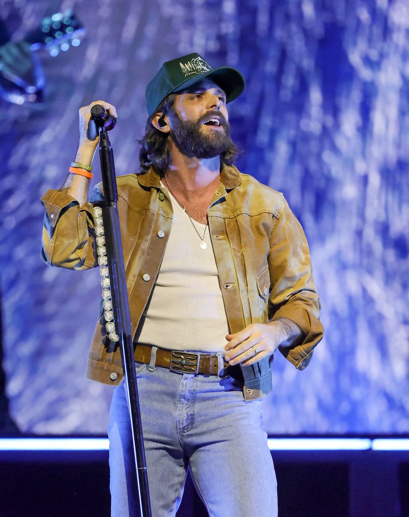 Country star Thomas Rhett leaves show in wheelchair after 'painful' fall – Watch | HELLO!