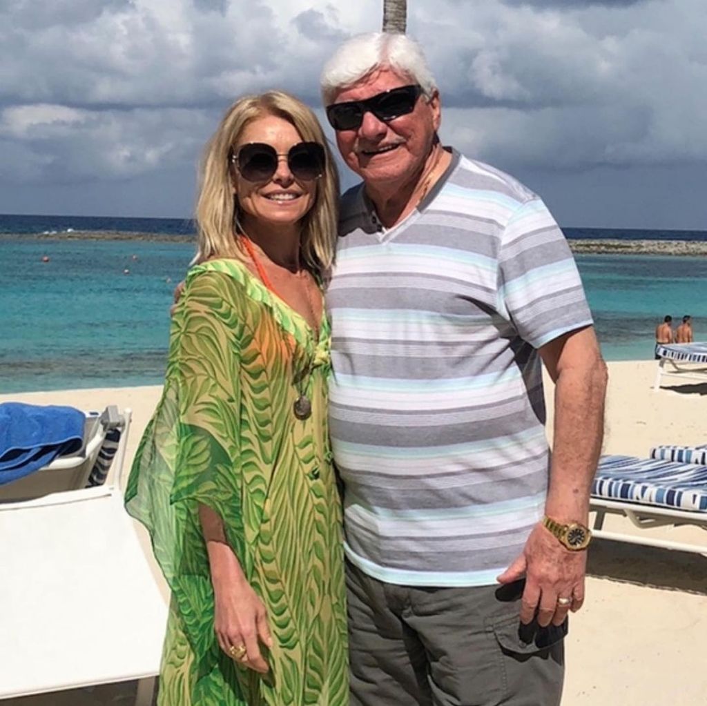 Kelly Ripa's mom is her daughter Lola's twin in gorgeous wedding photo ...