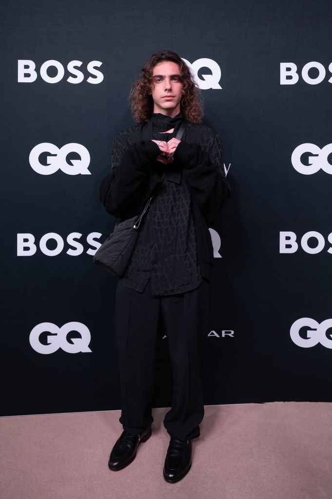 Willow Smith looks incredible in black swimwear as she sparks romance ...