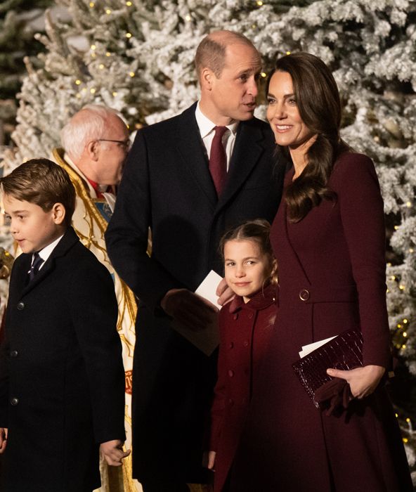 Princess Charlotte twins with lookalike mum Kate Middleton - it's ...