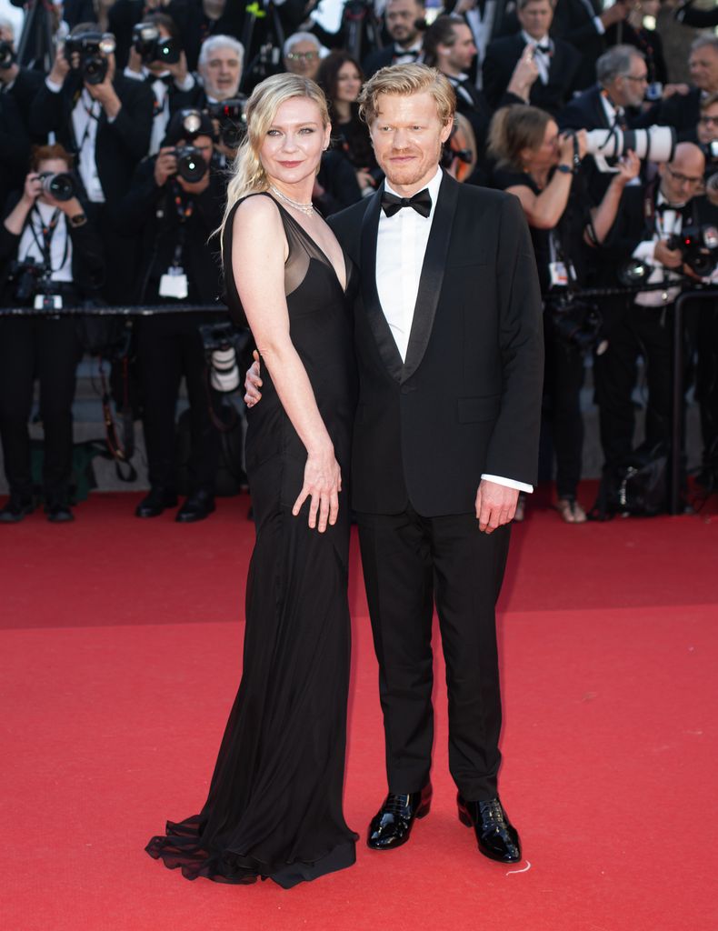 Kirsten Dunst turns heads in daring black satin gown at the Critics ...