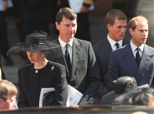 Princess Anne surprises in 25-year-old outfit from Princess Diana's ...