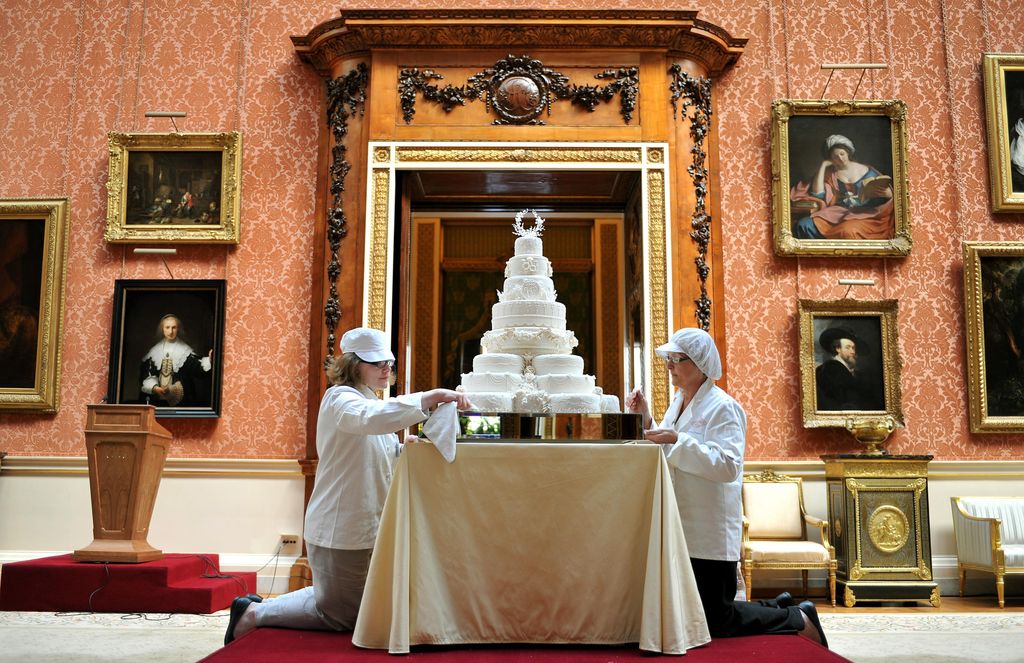 Prince William and Kate Middleton's wedding cake designer bakes for ...