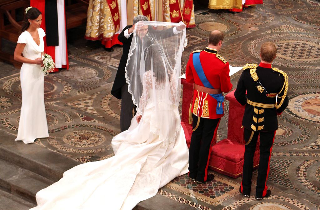 Kate Middleton's £250k wedding dress: all the photos, details and the ...