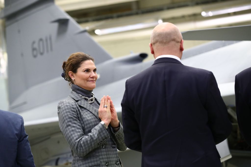 Crown Princess Victoria of Sweden channels Princess Kate in ultra-chic ...