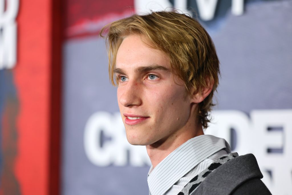 Ethan Hawke's rarely-seen son Levon is his father's twin for outing ...