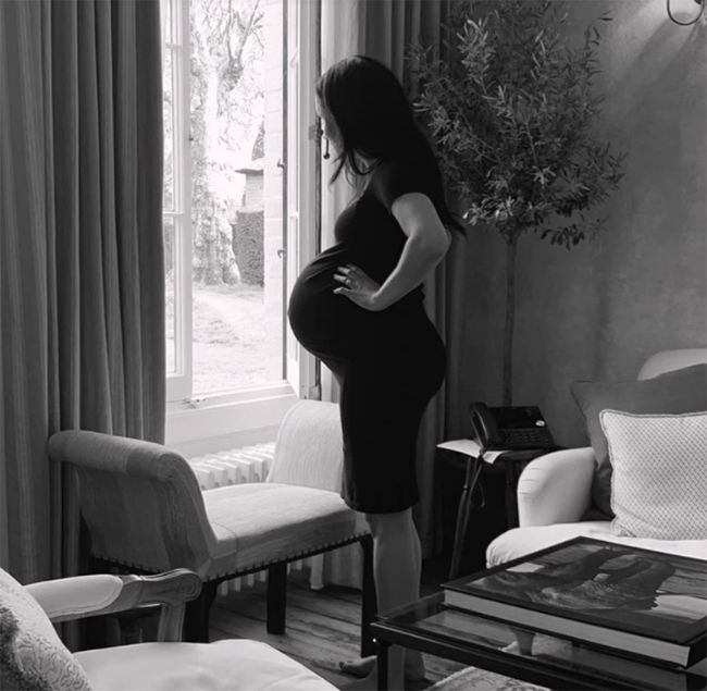 Pregnant Meghan Markle's unseen baby bump photos are STUNNING - look ...