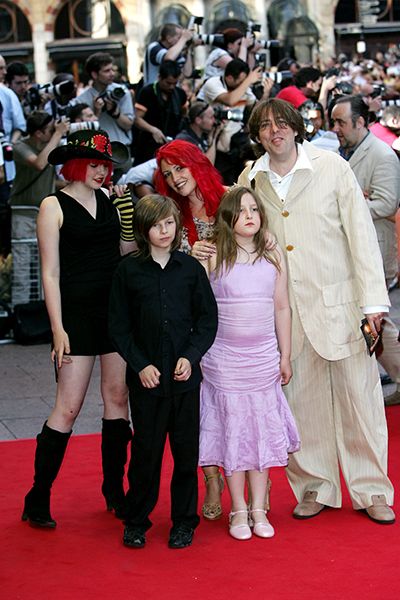 Jonathan Ross' daughter and wife could be twins as they step out in ...