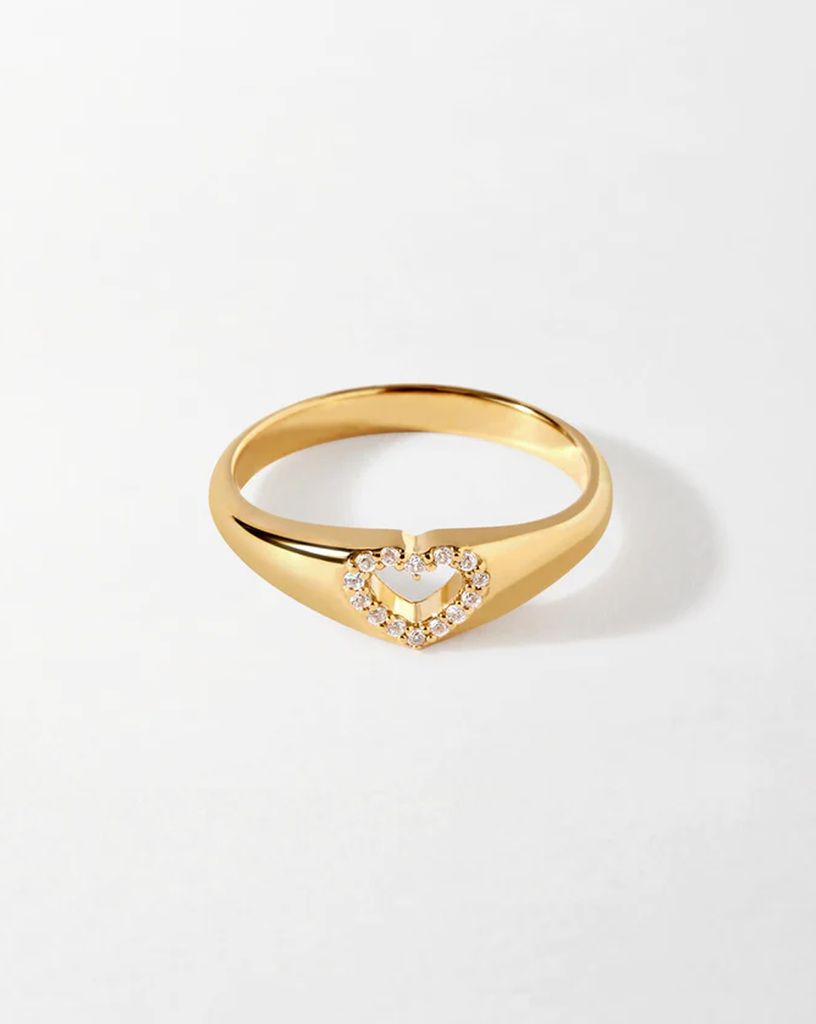 9 best signet rings for women - the 2025 pinky ring trend Meghan Markle ...