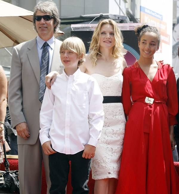 Michelle Pfeiffer causes a stir with very rare photo with stunning ...