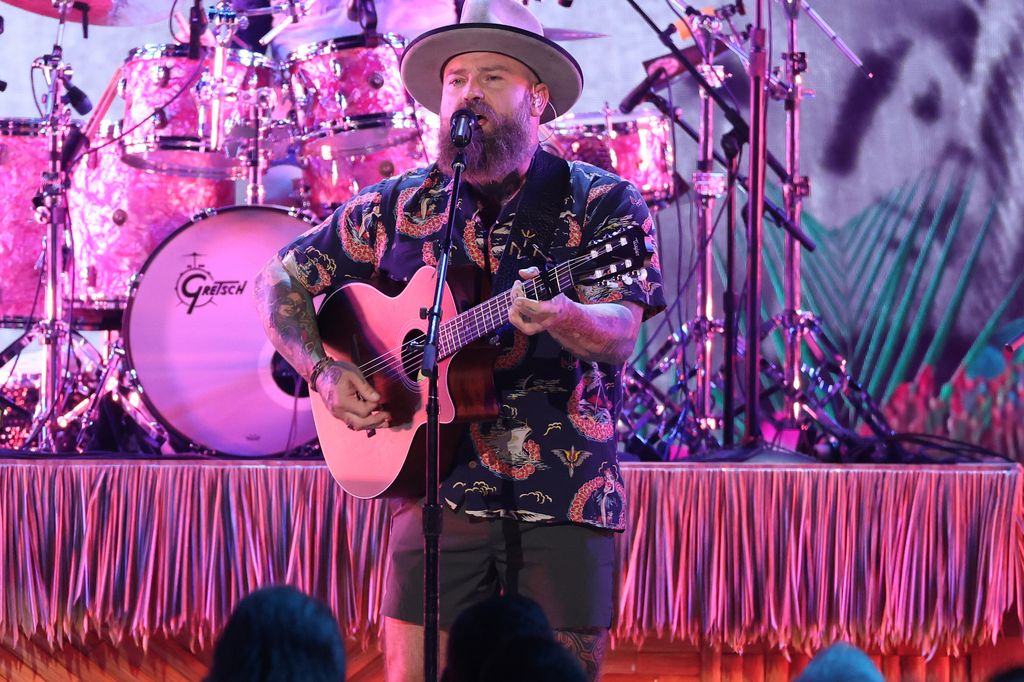 Zac Brown Band singer looks so ripped after unrecognizable weight loss ...