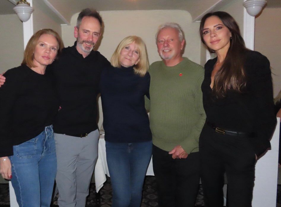 Victoria Beckham rocks chunky fringe with red-head sister Louise Adams ...