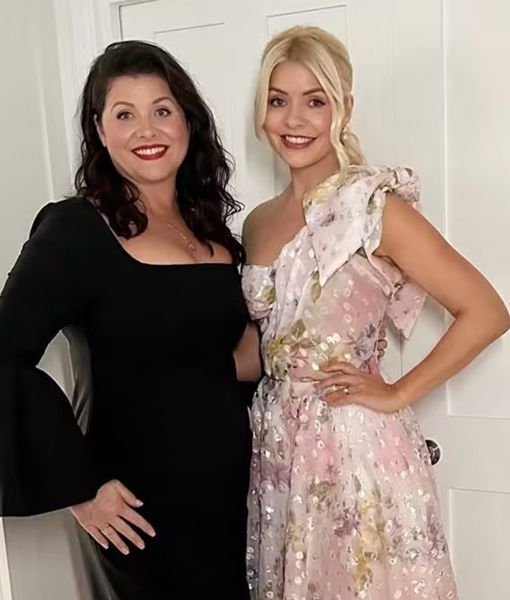 Holly Willoughby wears St. Trinians style mini skirt - and we're ...