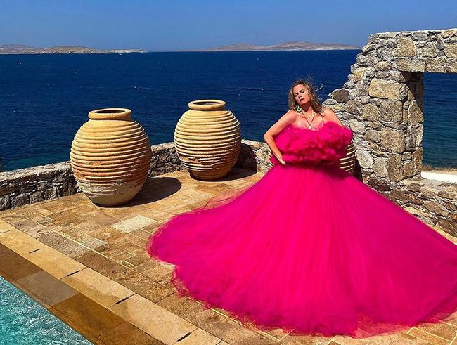 Alicia Silverstone stuns in pink tulle two-piece by designer Christian ...