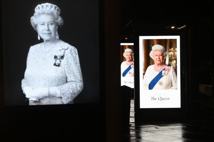 Britain pays tribute to Queen Elizabeth II - best pictures | HELLO!